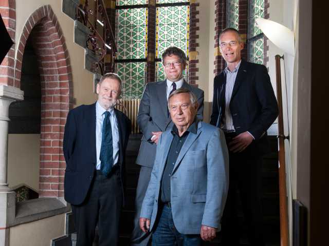 25 years of telling the story of the world economy through data | FEB ...