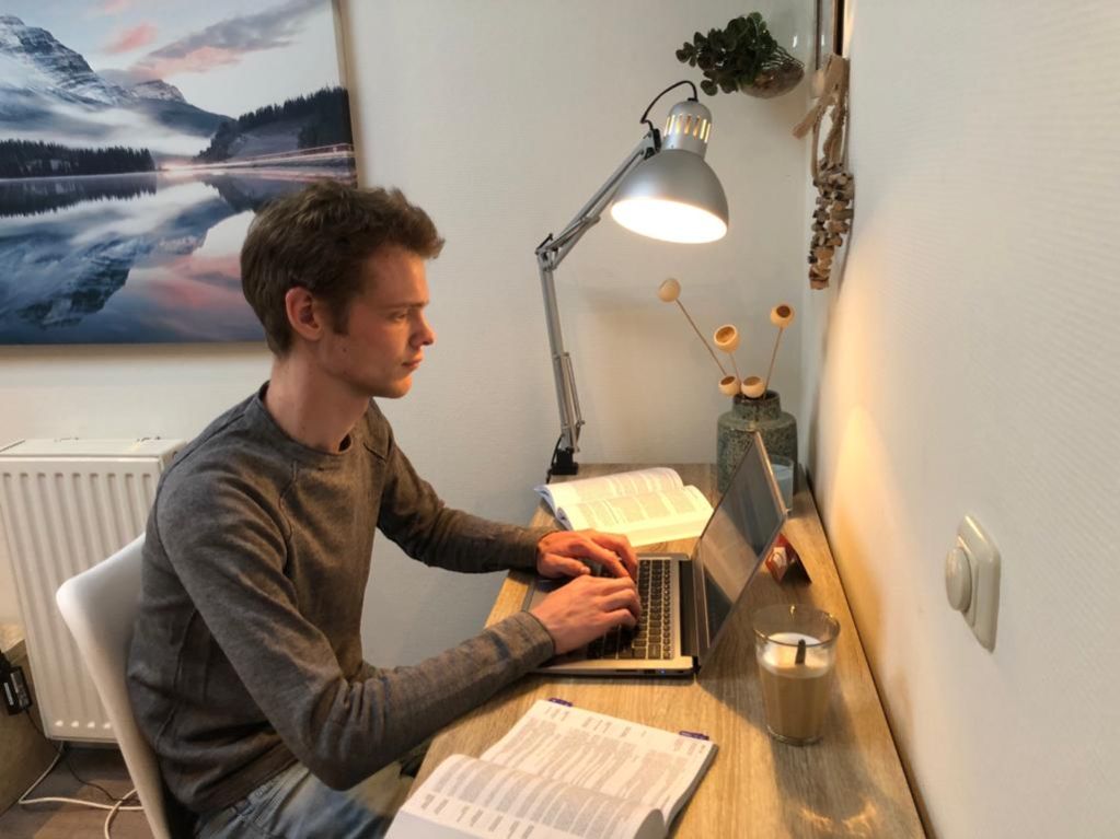 Hoe is het om online te studeren? De ervaringen van student Sander ...